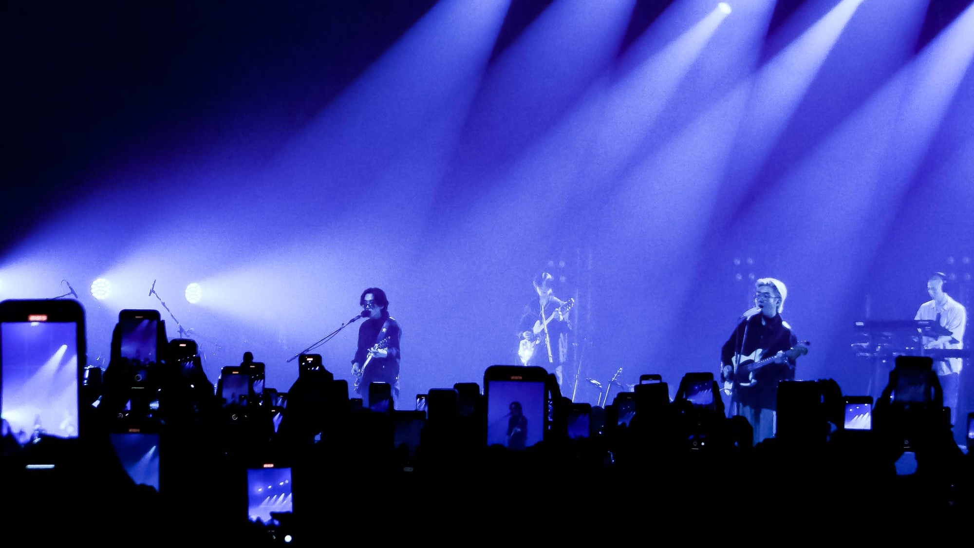 wave to earth rocks Manila with a sold-out first night of their 'the ...