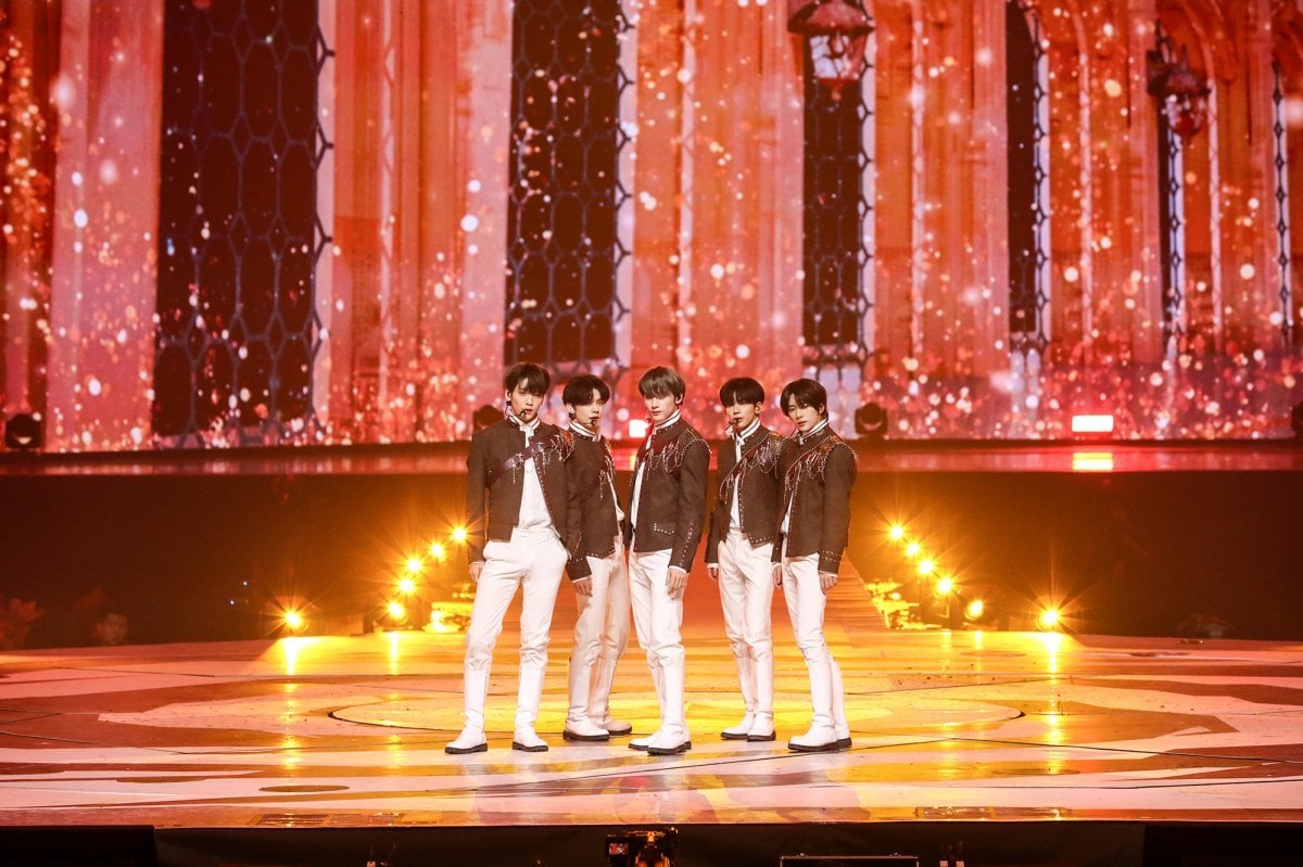 TXT kicks off third world tour with spectacular Seoul show | allkpop