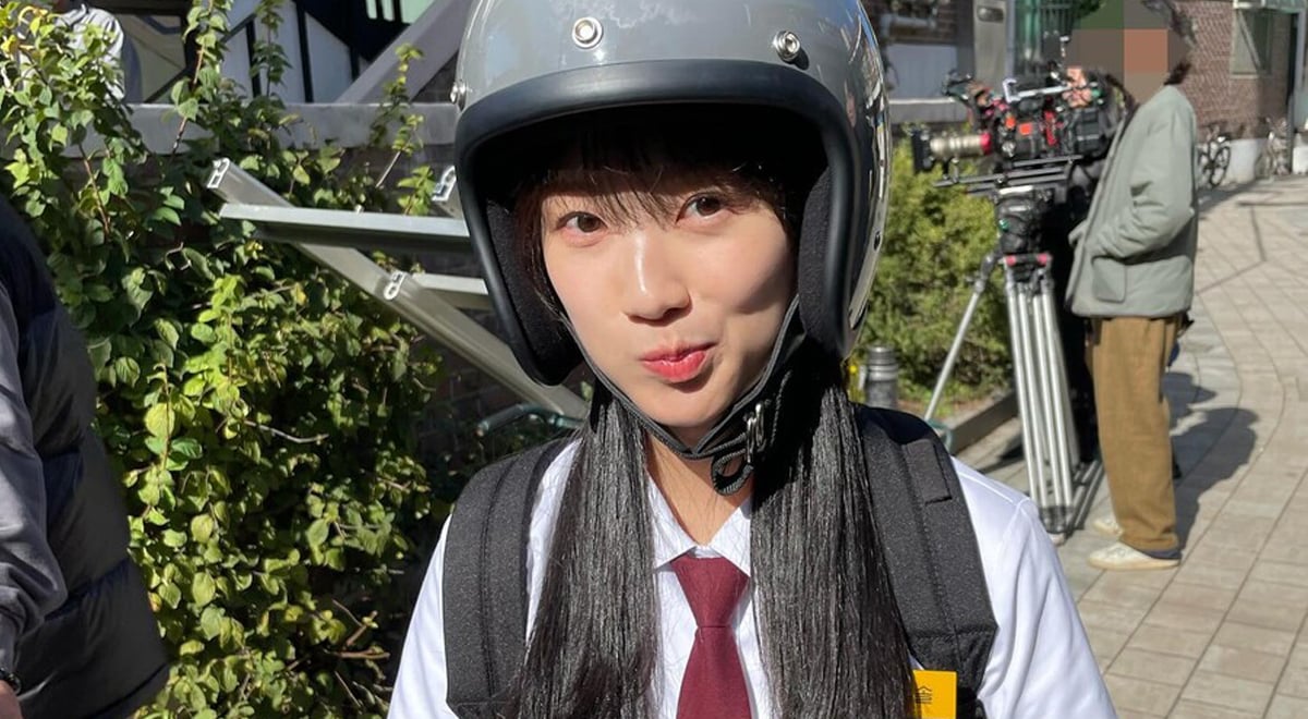 Kim Hye Yoon channels Im Sol vibes in her real-life high school graduation photo | allkpop