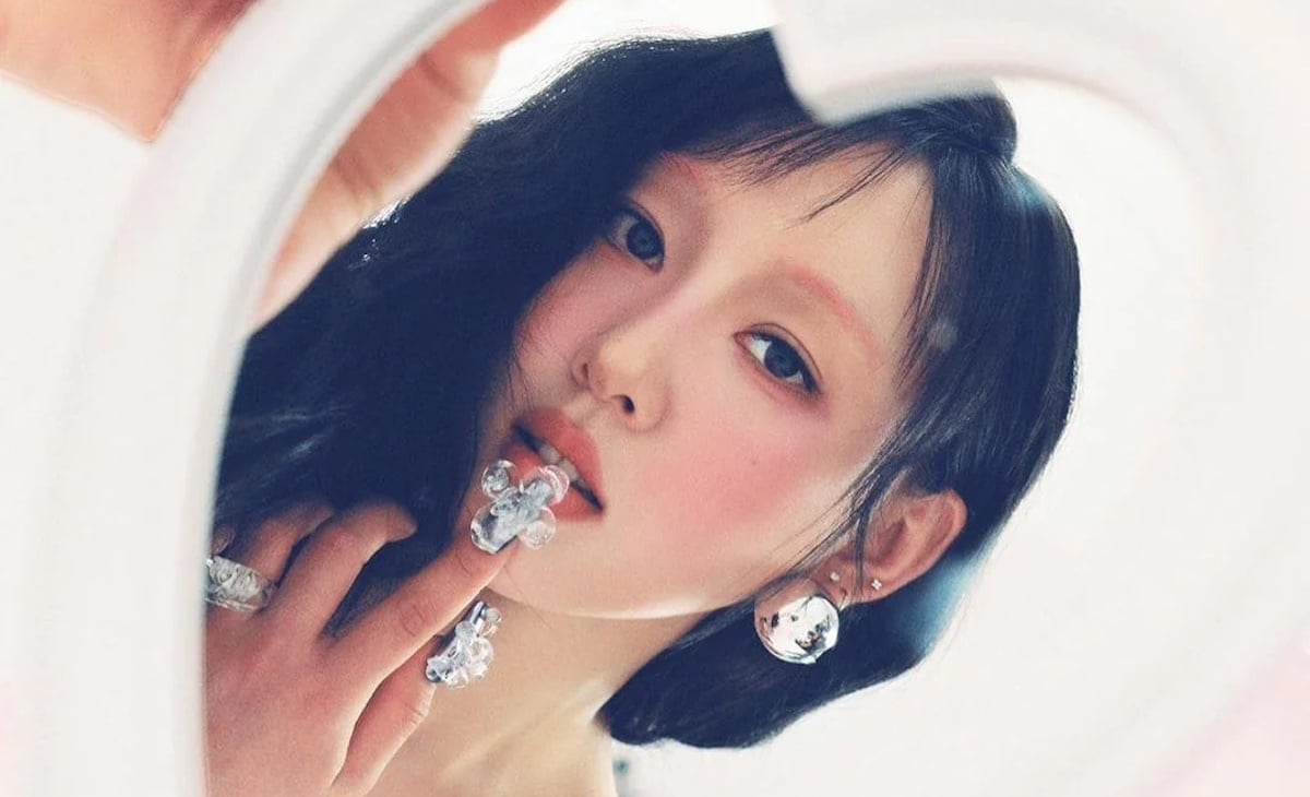 Yves reveals striking concept photos for 'LOOP' | allkpop