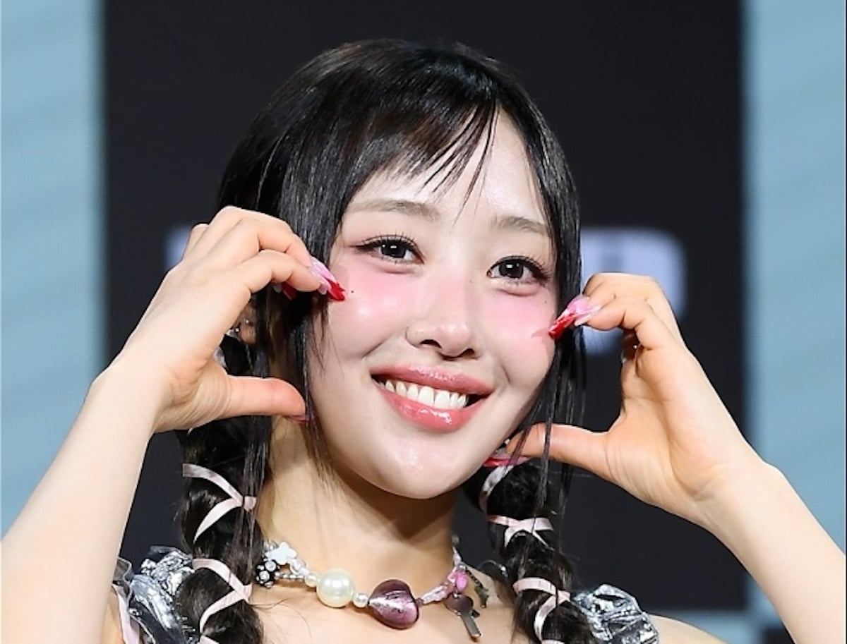 Yves sets out solo, aims to be 'girl of the year' rising like a 'lotus in mud' | allkpop