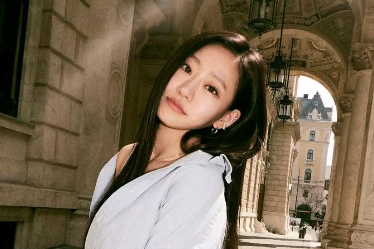 KISS OF LIFE Julie goes viral for her thin waist | allkpop