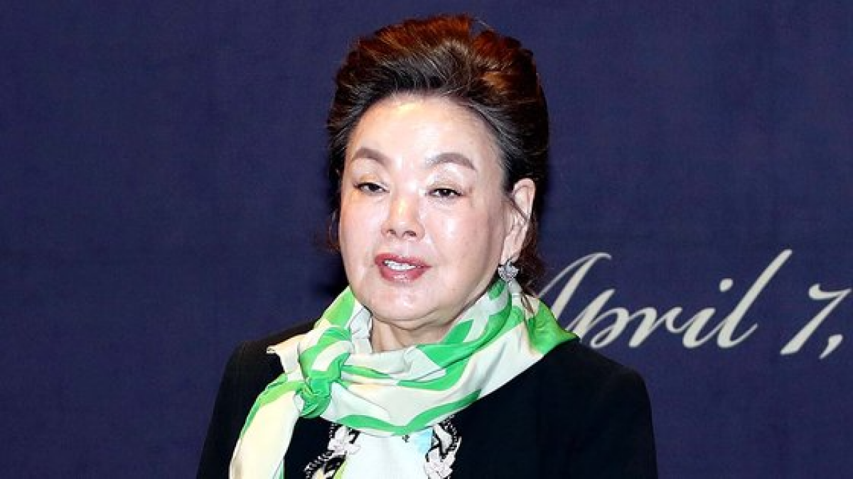 Veteran actress Kim Soo Mi announces a temporary hiatus | allkpop