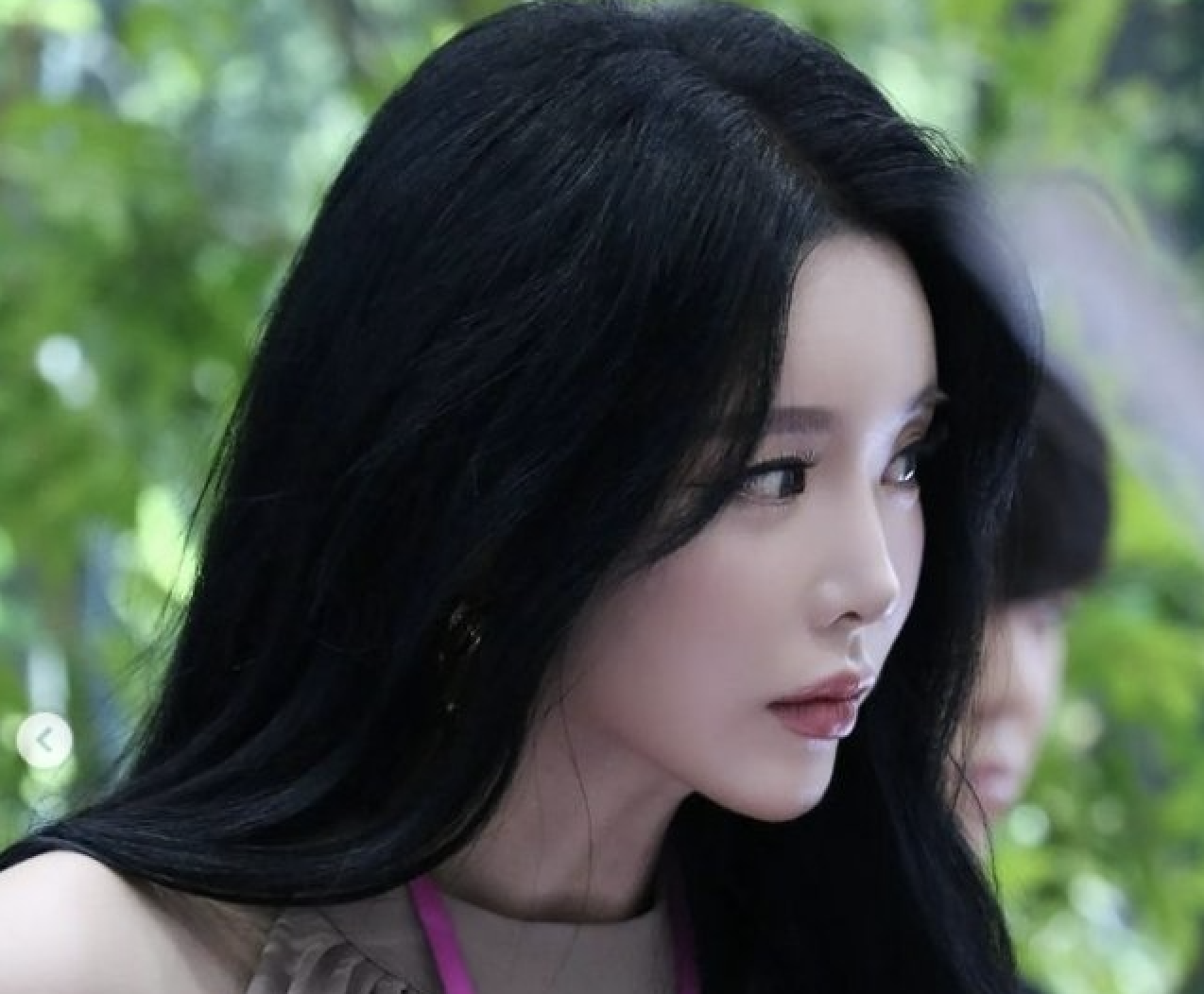 Singer Hong Jin Young shines as entrepreneur at 2024 Cosmo beauty expo ...