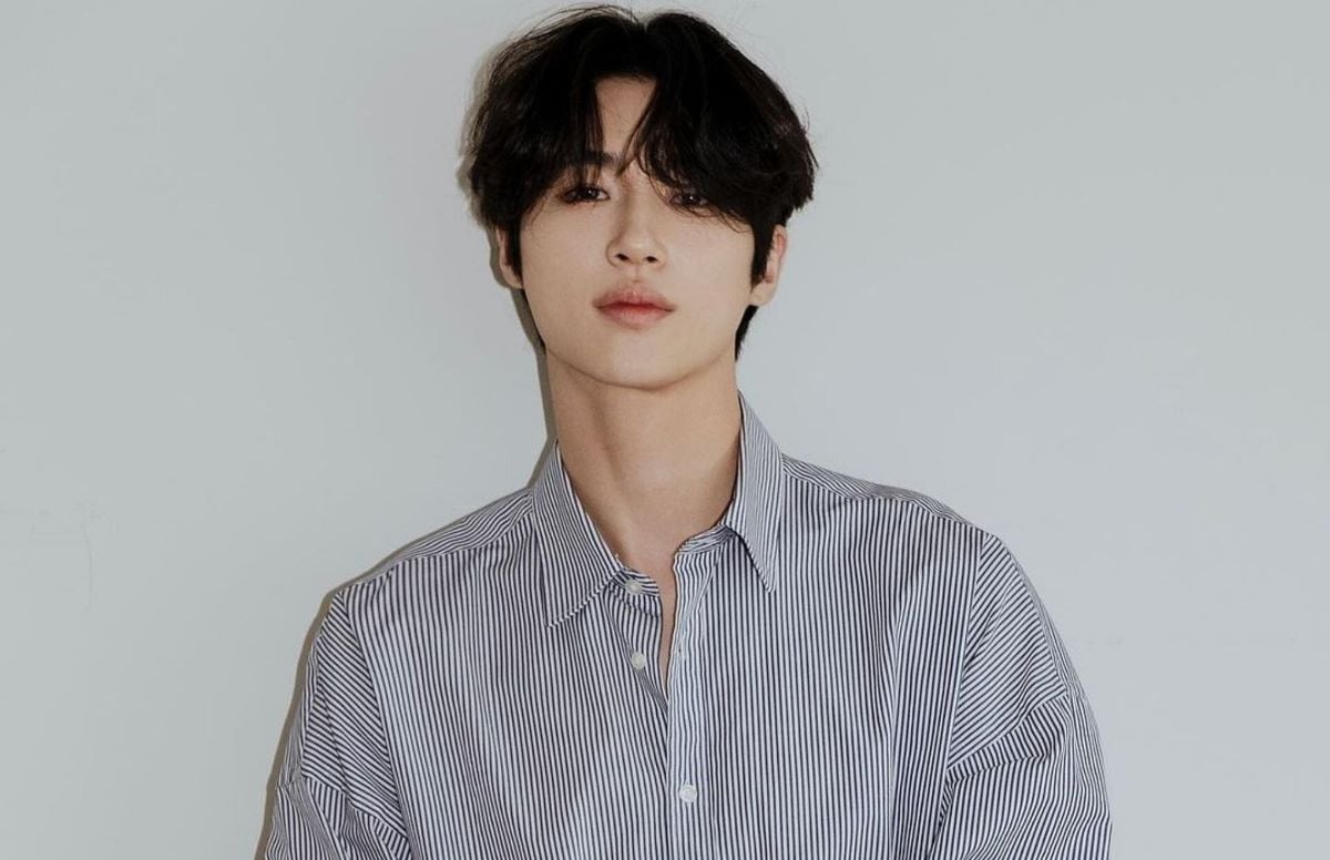 ‘Lovely Runner’ actor Byun Woo Seok stars in summer photoshoot for ...