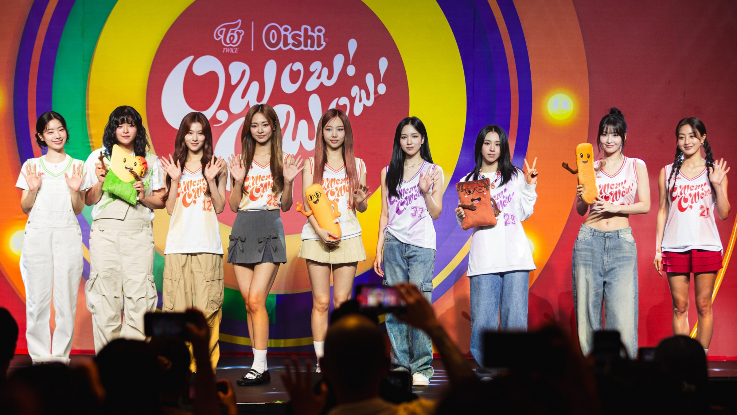 [PHOTOS] TWICE at the 'Oishi Snacktacular' press conference | allkpop