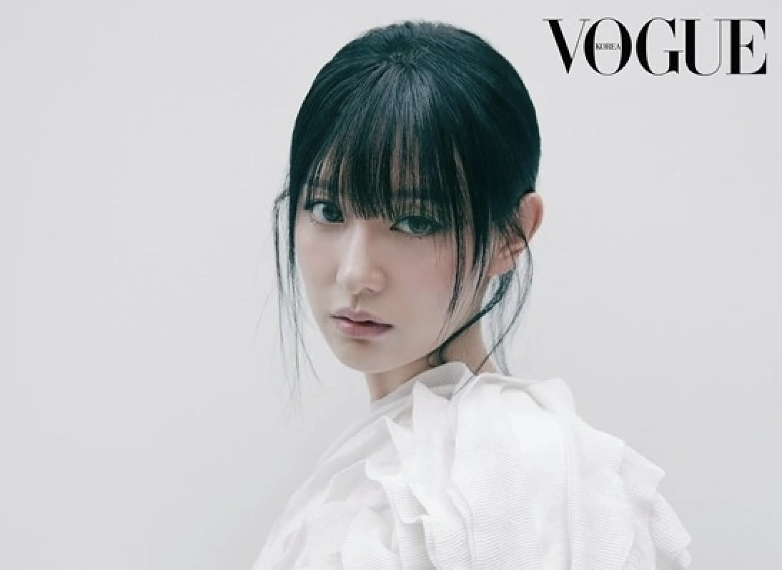 Actress Kim Ji Won transforms with a new style in Vogue photoshoot ...
