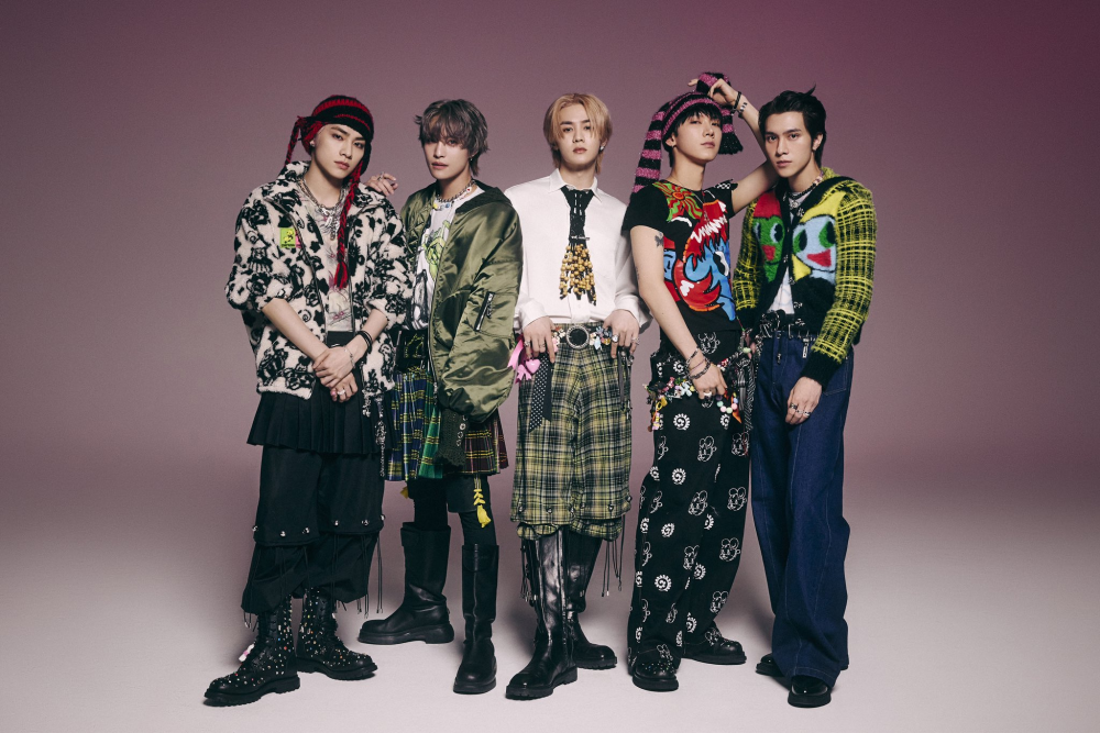 WayV's 'Give Me That' debuts at #1 on this week's Circle album chart ...