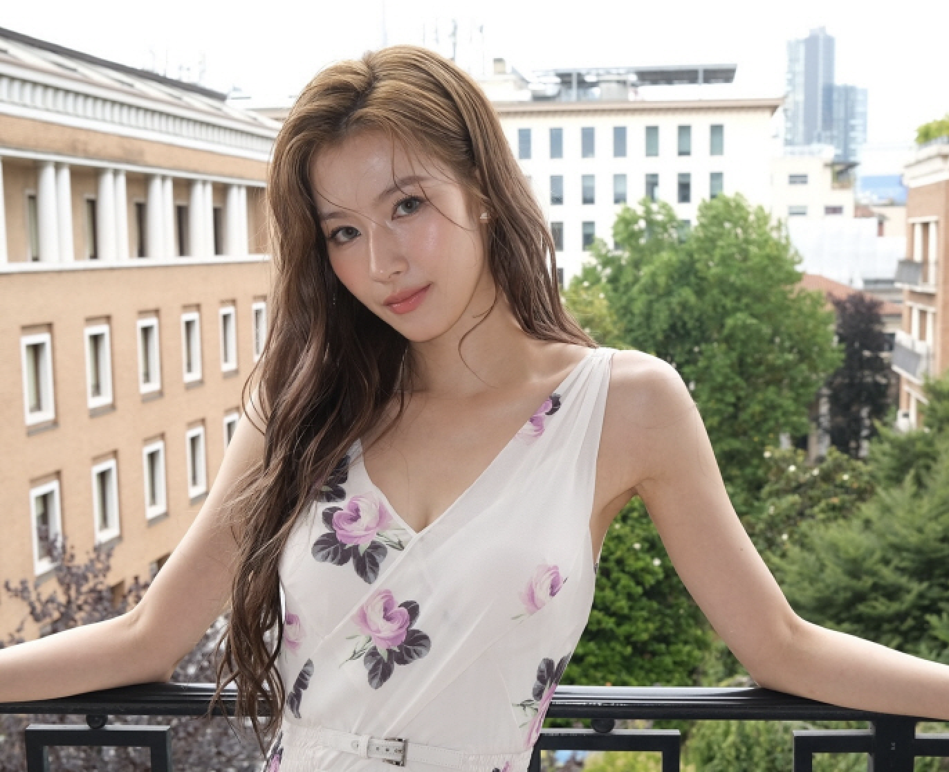 Sana shines as a Hallyu fairy at Milan fashion week | allkpop