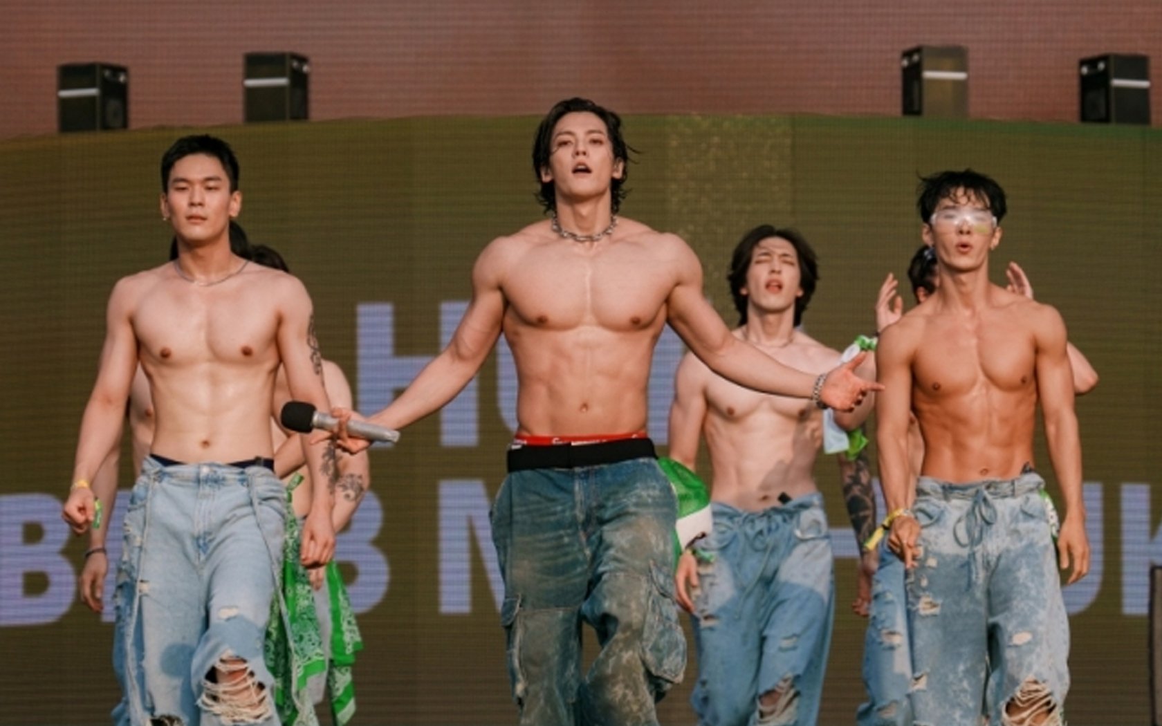 BTOB's Minhyuk heats up 'Waterbomb Seoul' with his chiseled physique | allkpop