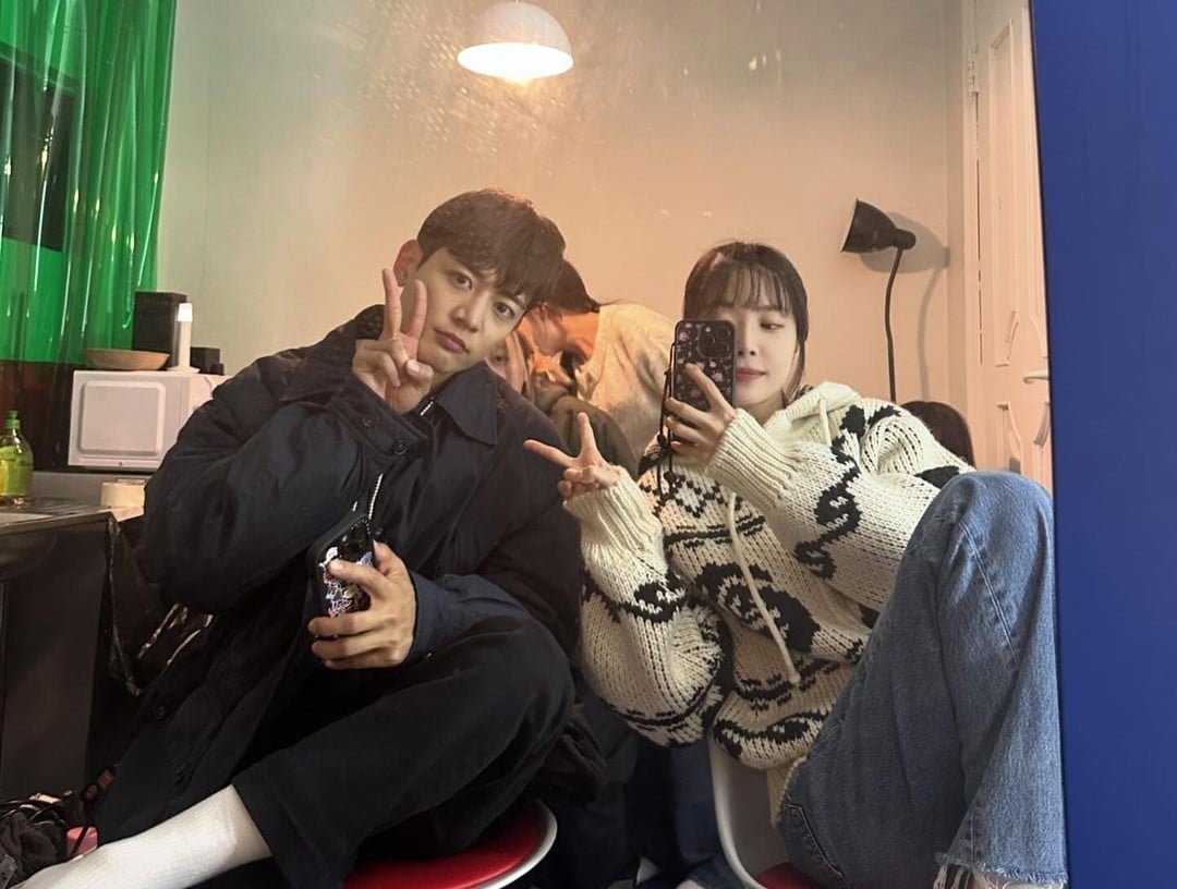 Former Apink's Son Naeun shares cozy snap with SHINee's Minho | allkpop