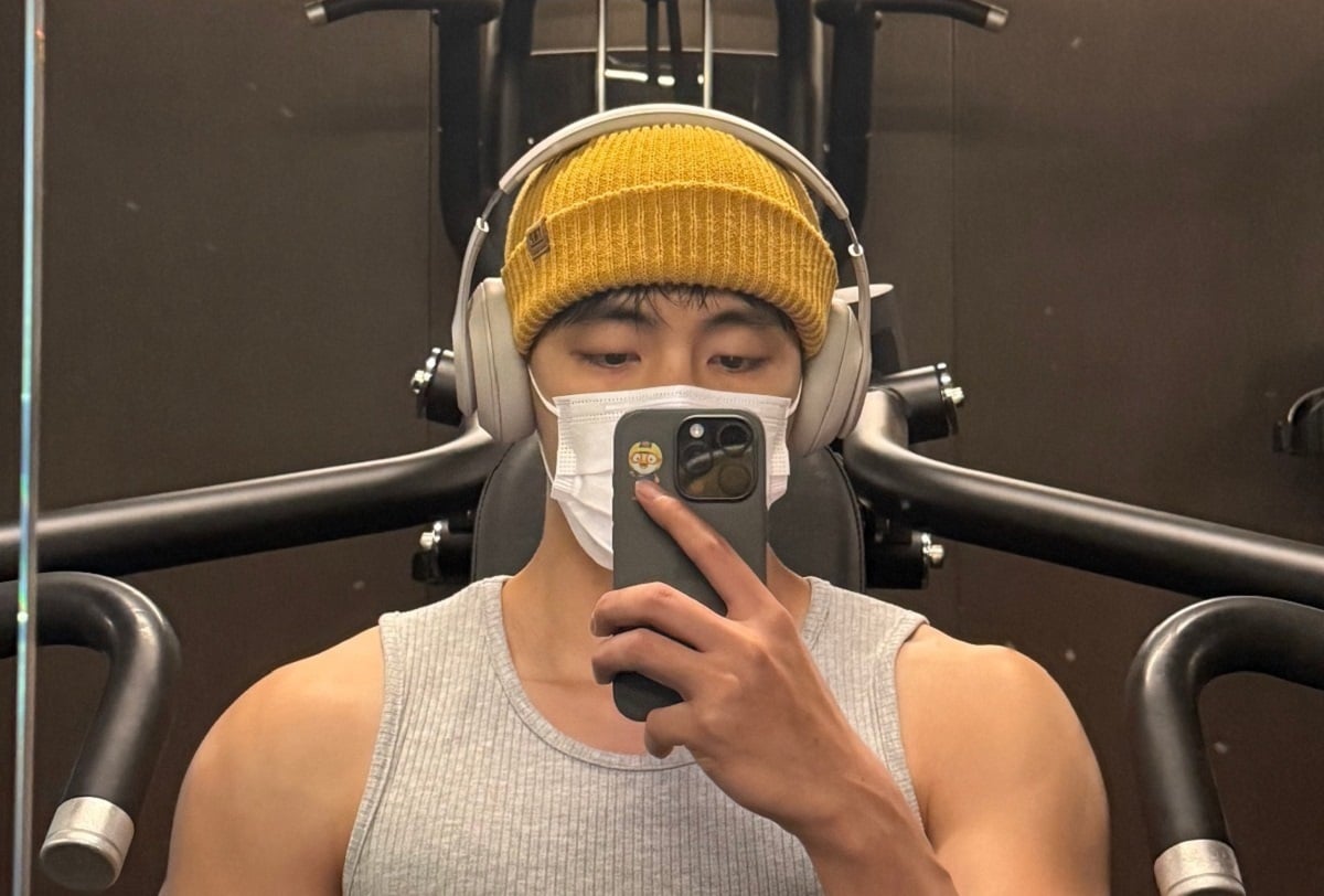 BTS V shares new photos after losing 10kg | allkpop