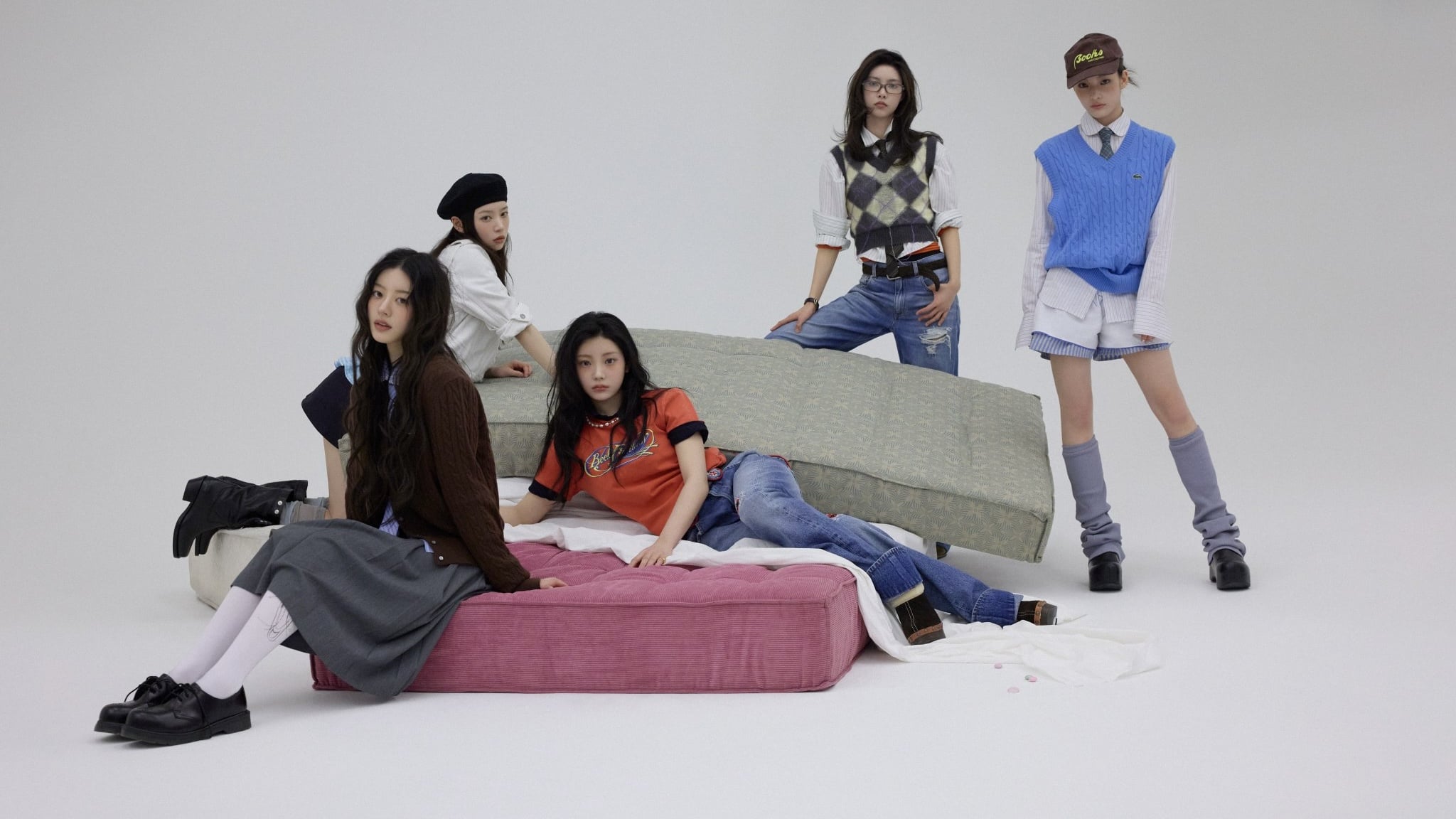 ILLIT drops charming concept photos for their mini-album ‘bomb’ | allkpop