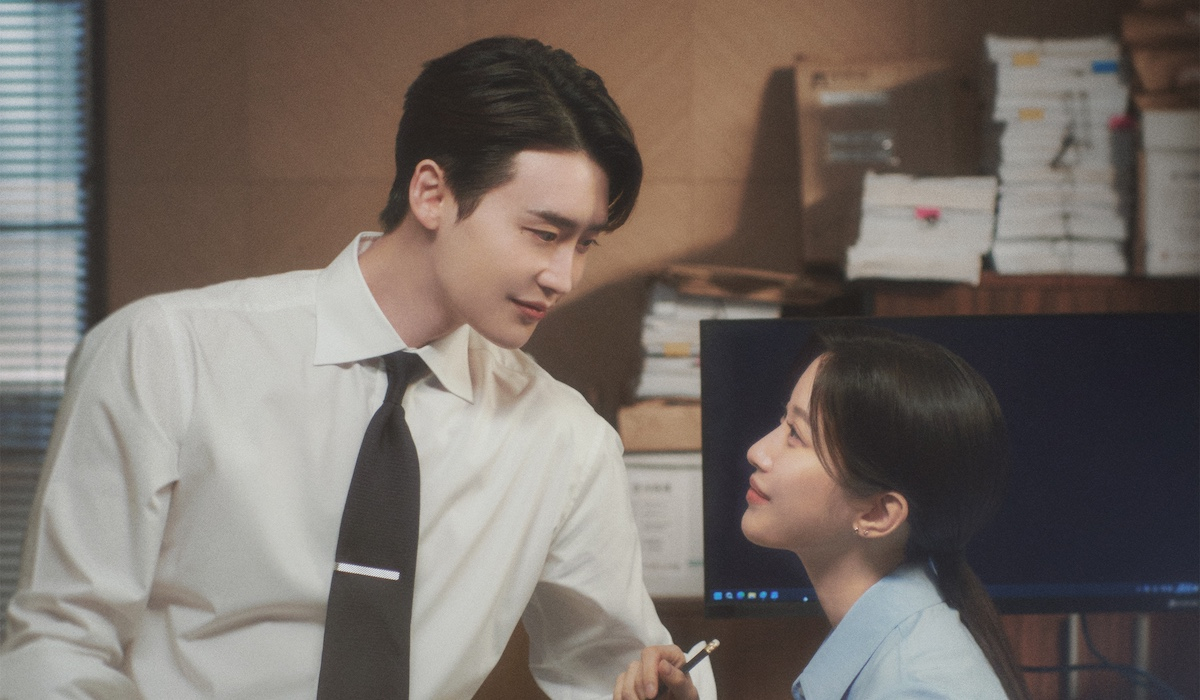 Lee Jong Suk & Moon Ga Young lock eyes in 'Law and the City' couple ...
