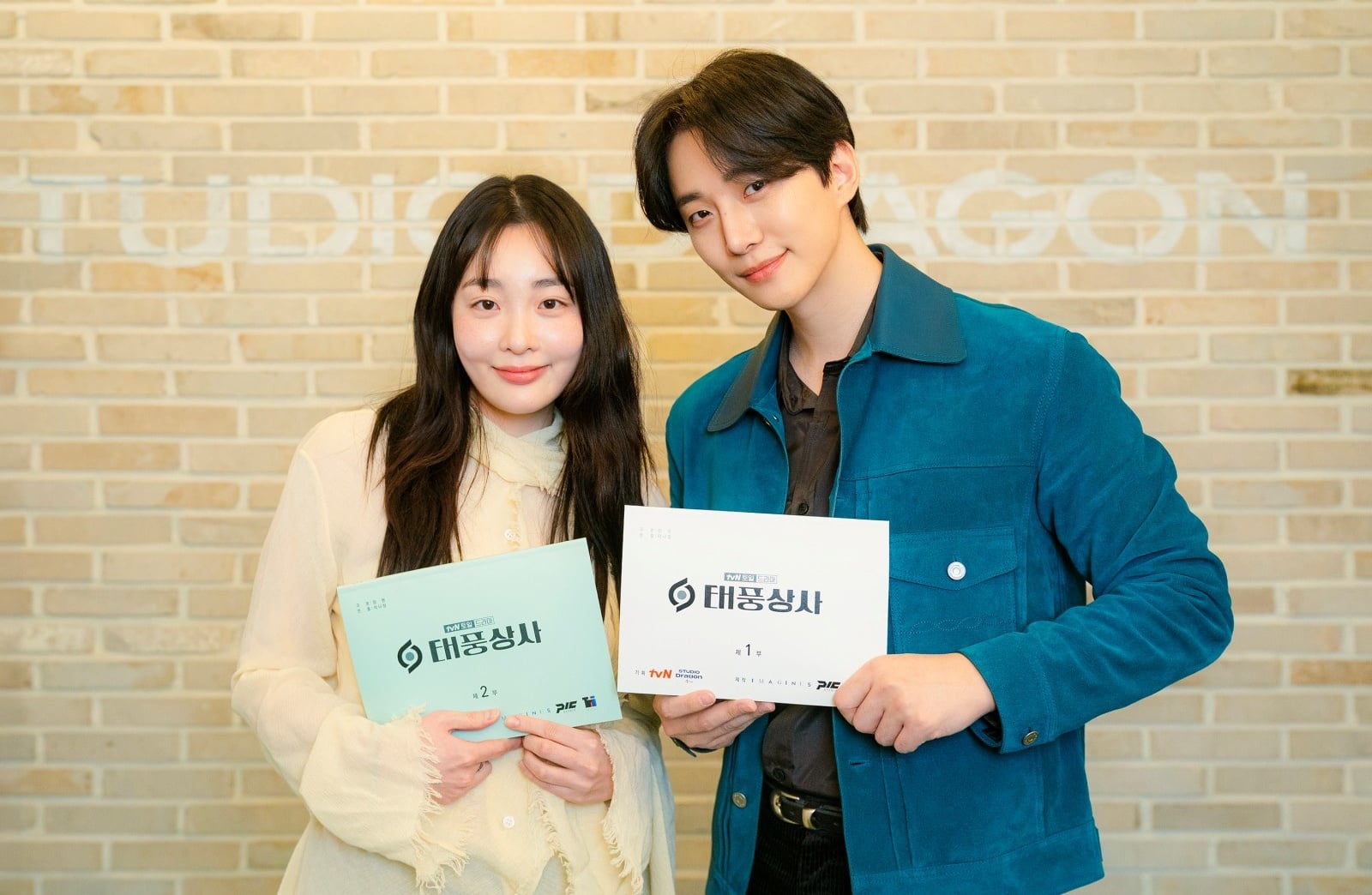 tvN’s new drama 'Typhoon Boss' unveils first script reading with Lee ...