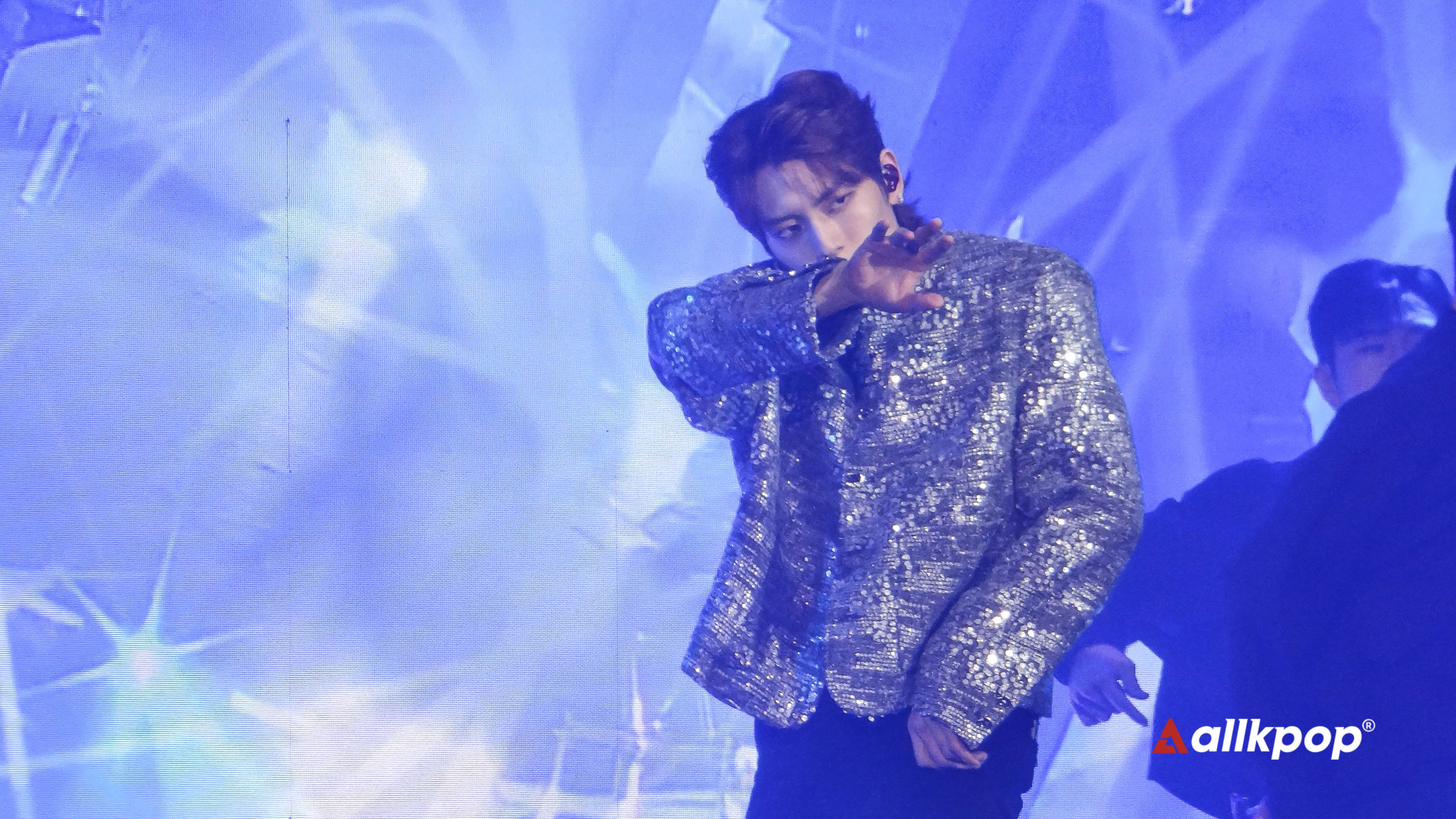 [PHOTOS] "Please remember our infinite connection," INFINITE's Jang Dong Woo stages his first ...