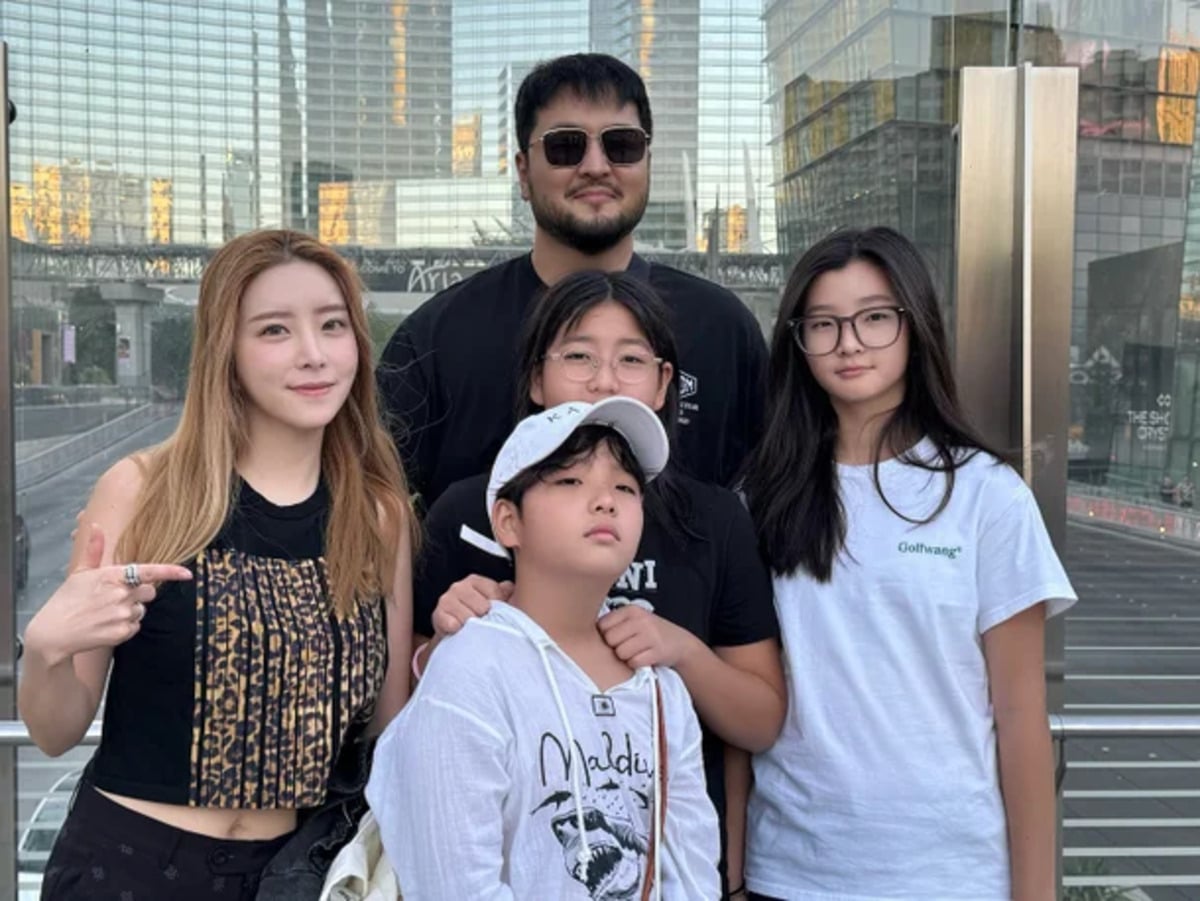 Kim Tae Woo shares family moments from Las Vegas trip | allkpop