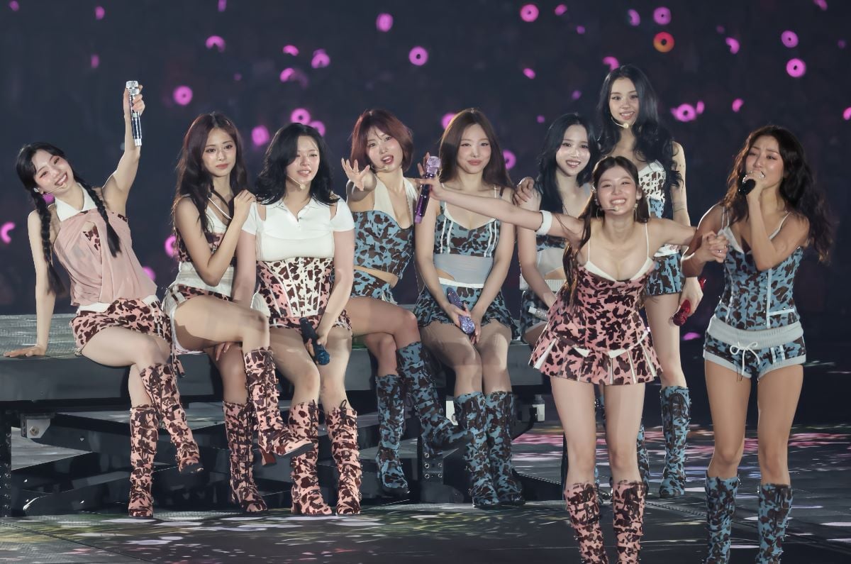 TWICE’s Jihyo suffers health issues in the middle of TWICE’s concert, leaving the stage for ...