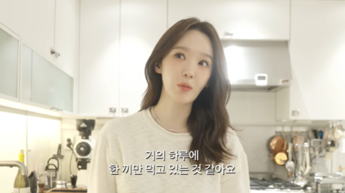 Singer Kang Min Kyung reveals she has maintained her figure by eating ...