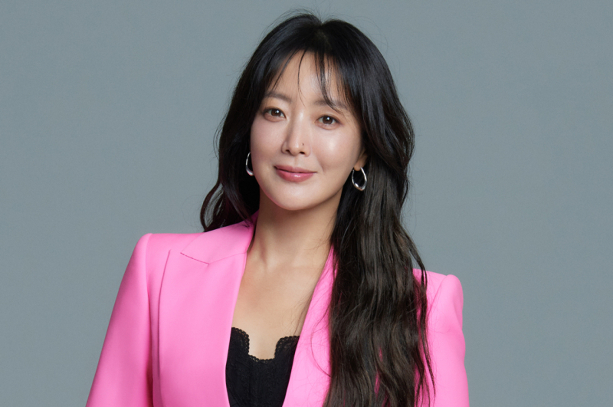 Kim Hee Sun mourns the passing of her mother Park Bok Soon at age 86 ...