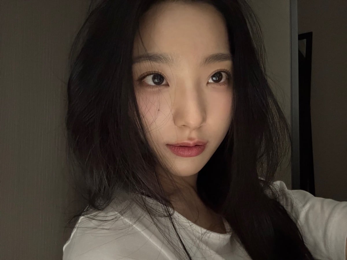 Former fromis_9 leader Lee Saerom signs with 333 for acting career | allkpop