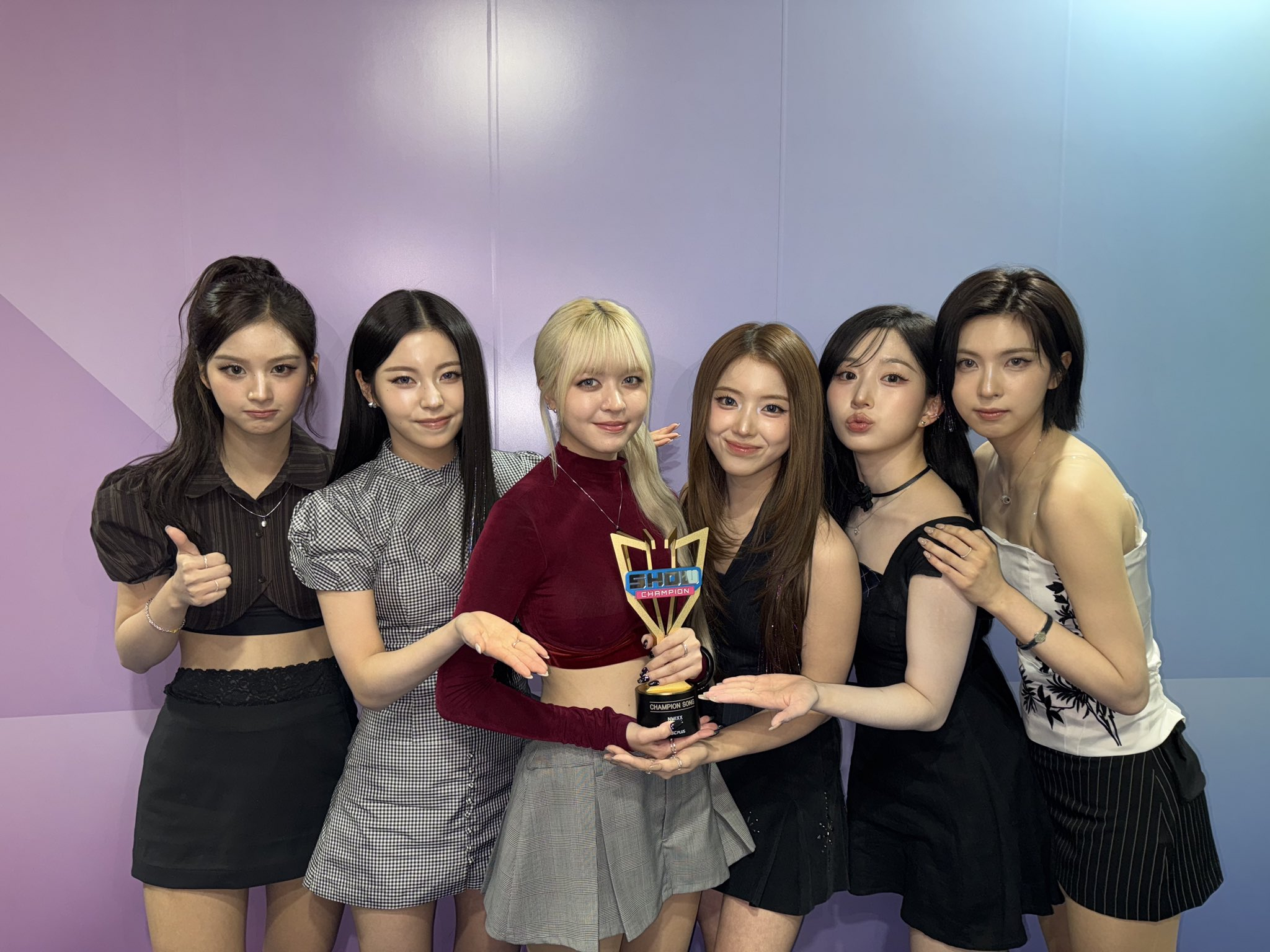 NMIXX takes 1st music show win for “Blue Valentine” on ‘Show Champion ...