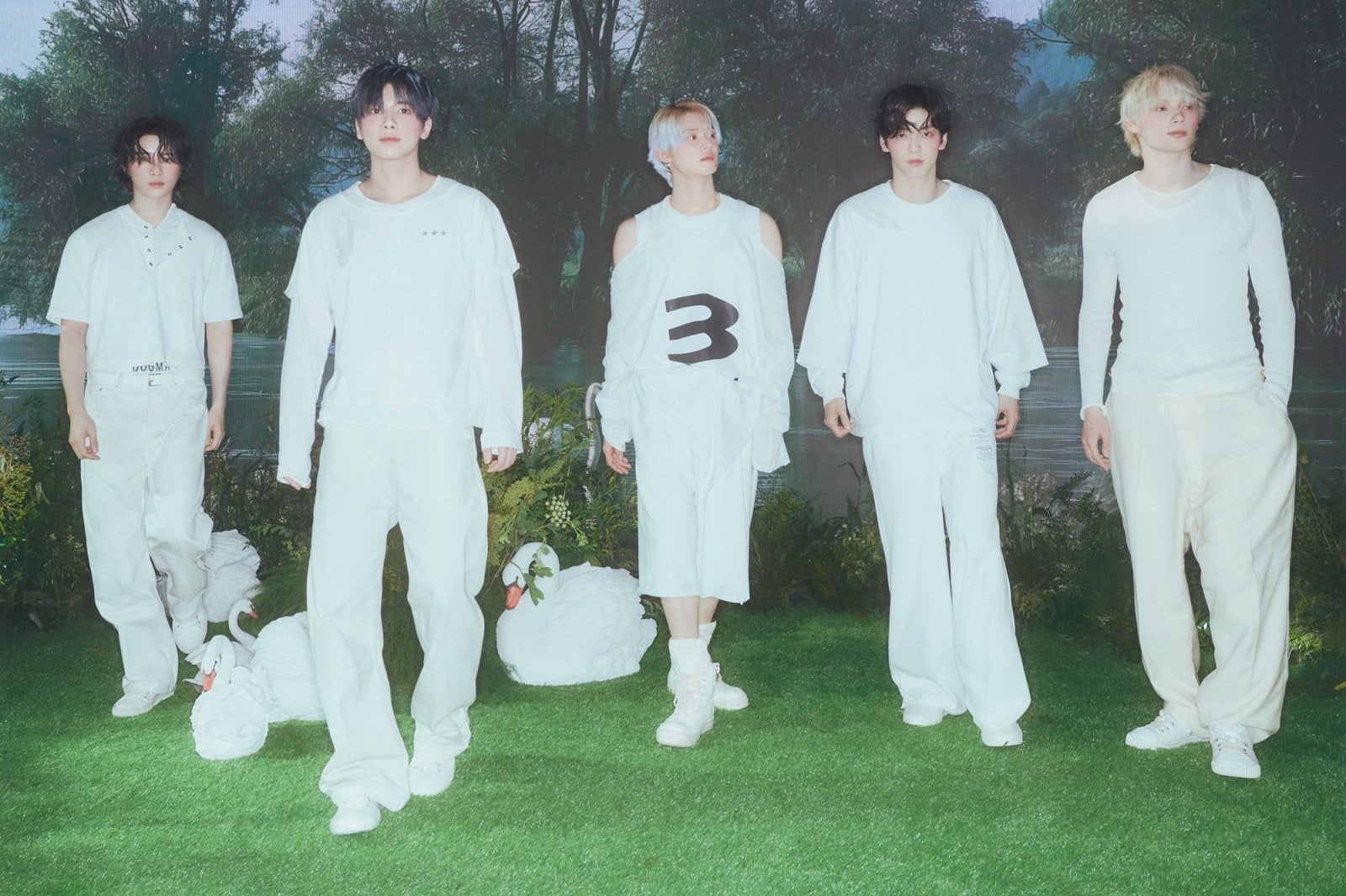 TXT top Oricon chart for 5 days with ‘Starkissed,’ announce massive ...