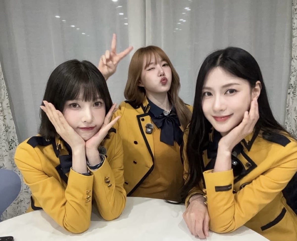 Red Velvet’s Joy, GFRIEND’s Yerin, and Apink’s Hayoung show off 10-year friendship in high ...