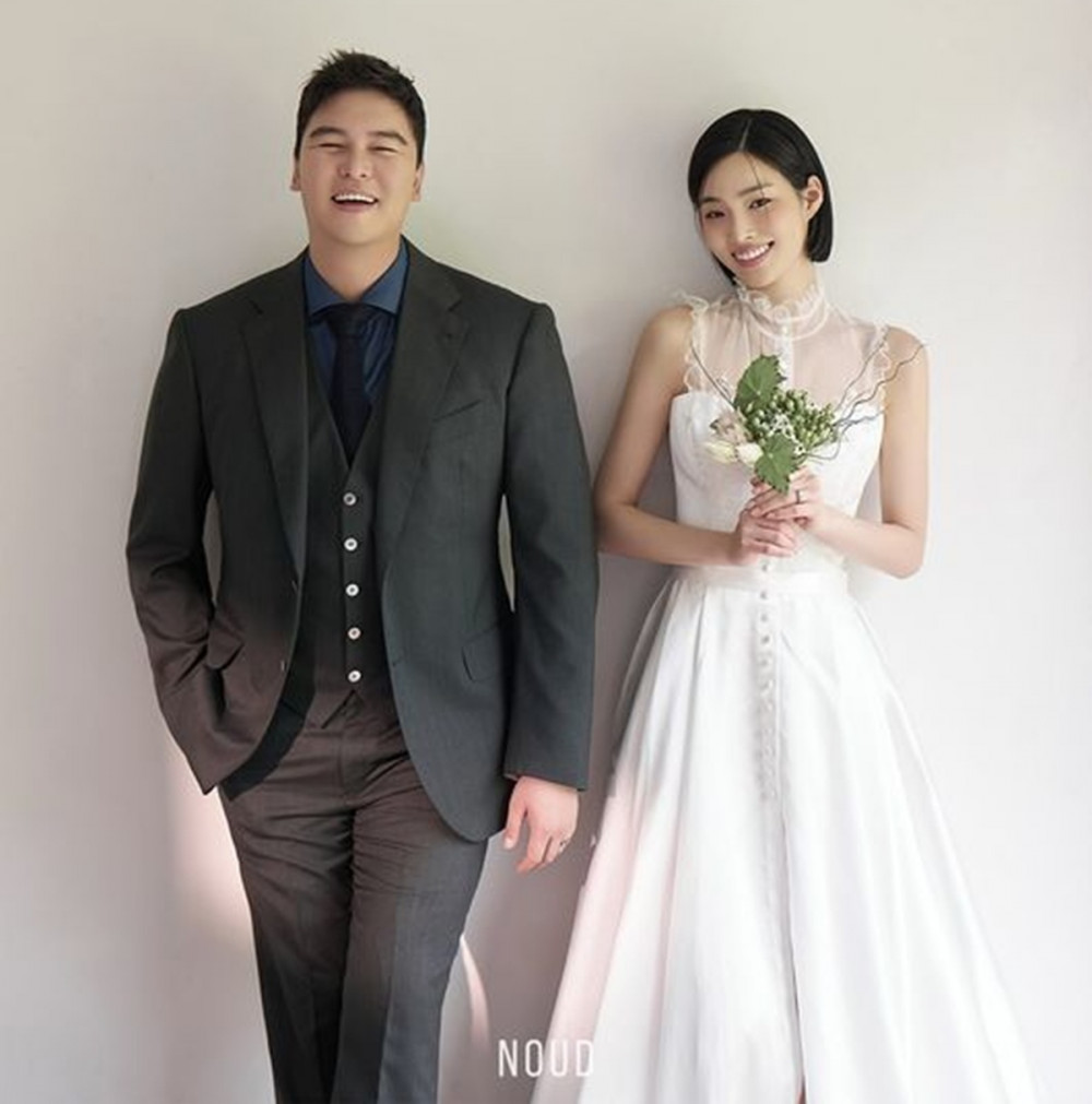 Actor Lee Jang Woo ties the knot with Jo Hye Won, 'I Live Alone' cast ...