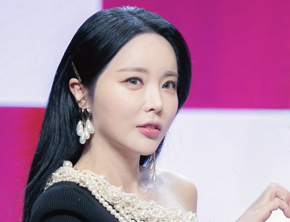 Hong Jin Young denies ‘injection aunt’ allegations, says no personal ...