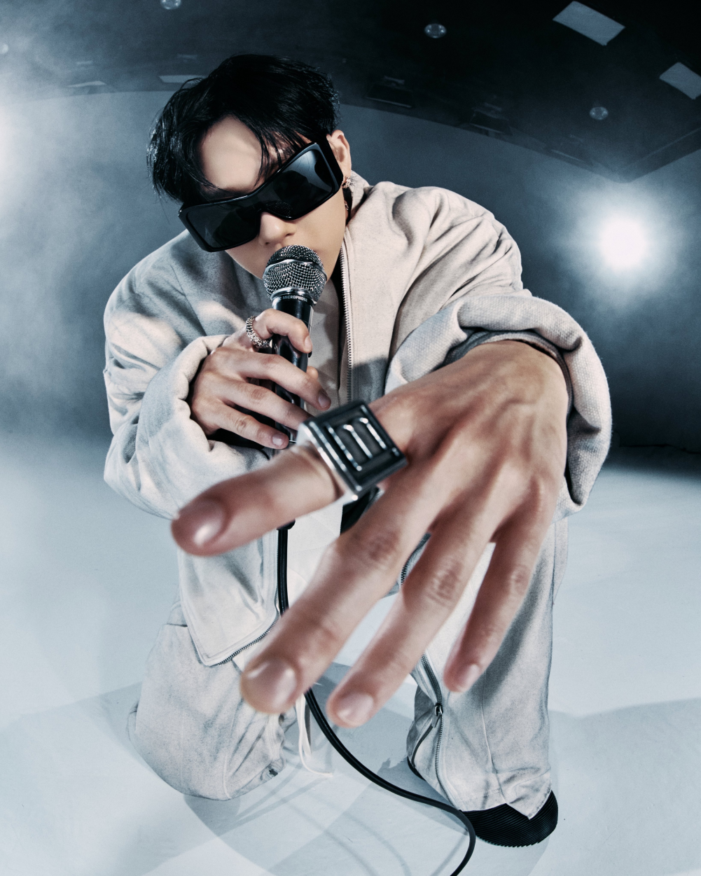 MONSTA X's Joohoney showcases his rockstar charm in new teaser photos ...