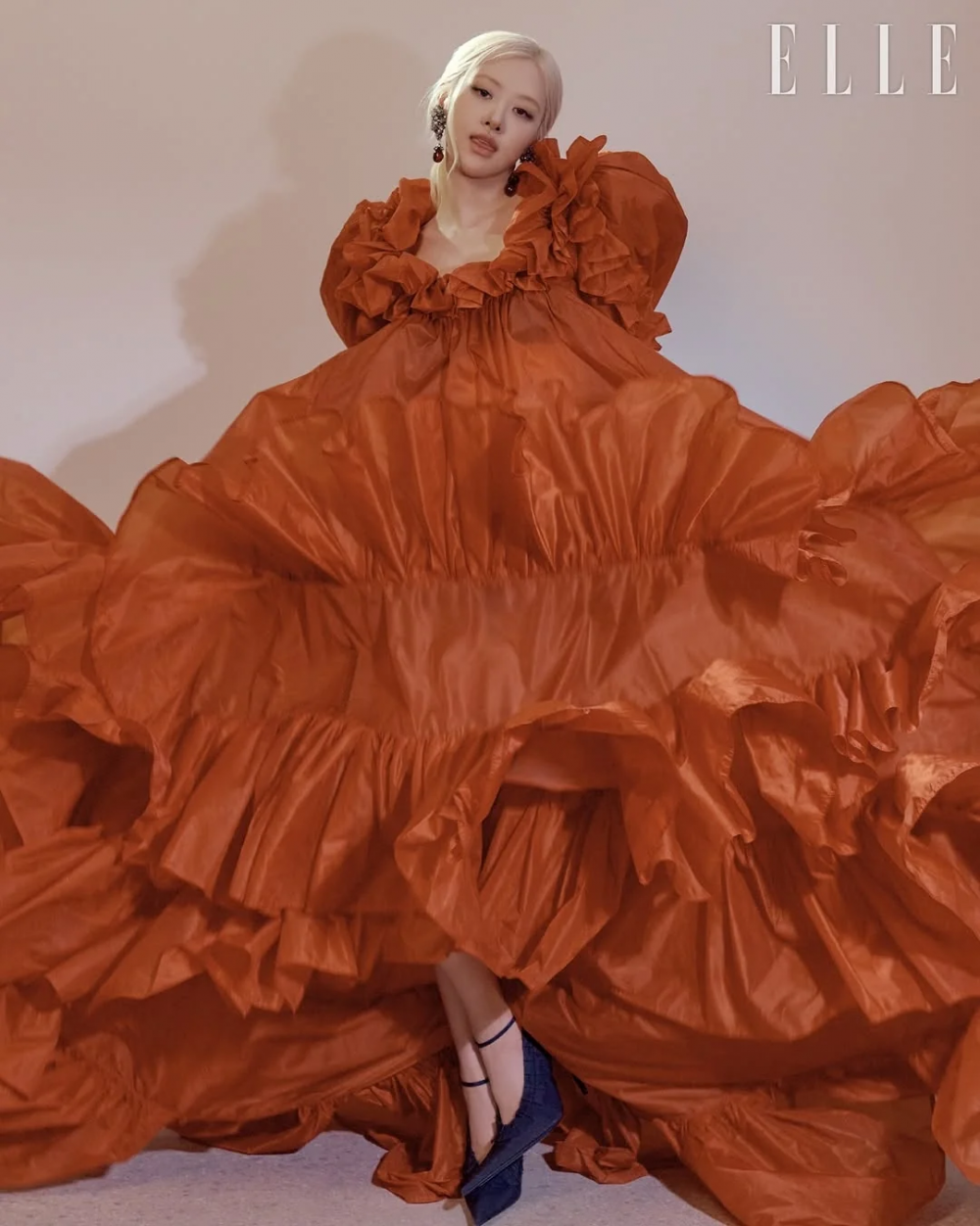 BLACKPINK's Rosé showcases her dazzling beauty on the cover of Elle ...